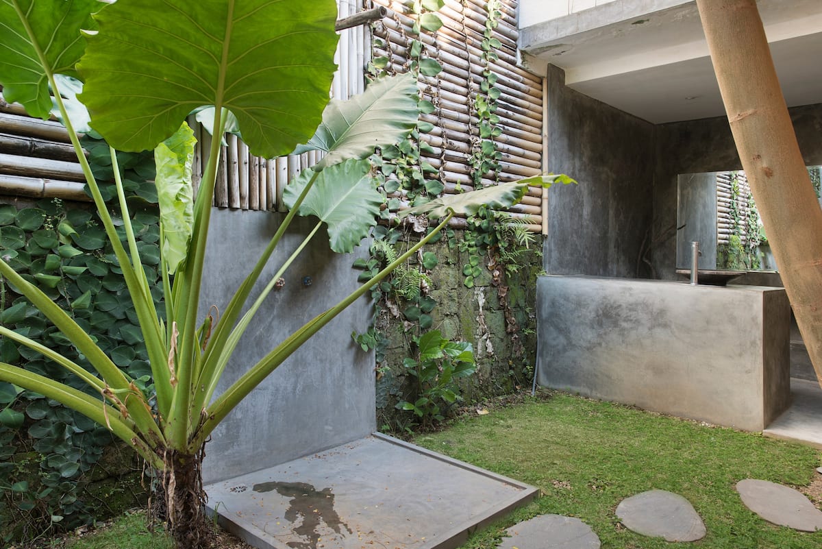 Single-storey House in Rustic Style With Private Swimming Pool