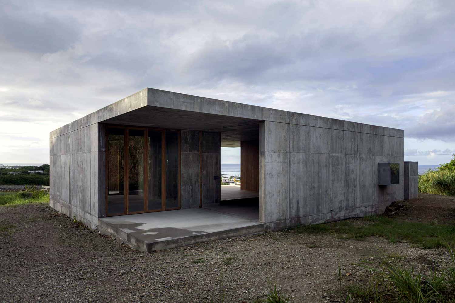 Fashionable Concrete Box House, Open and Spacious With Panoramic View ...