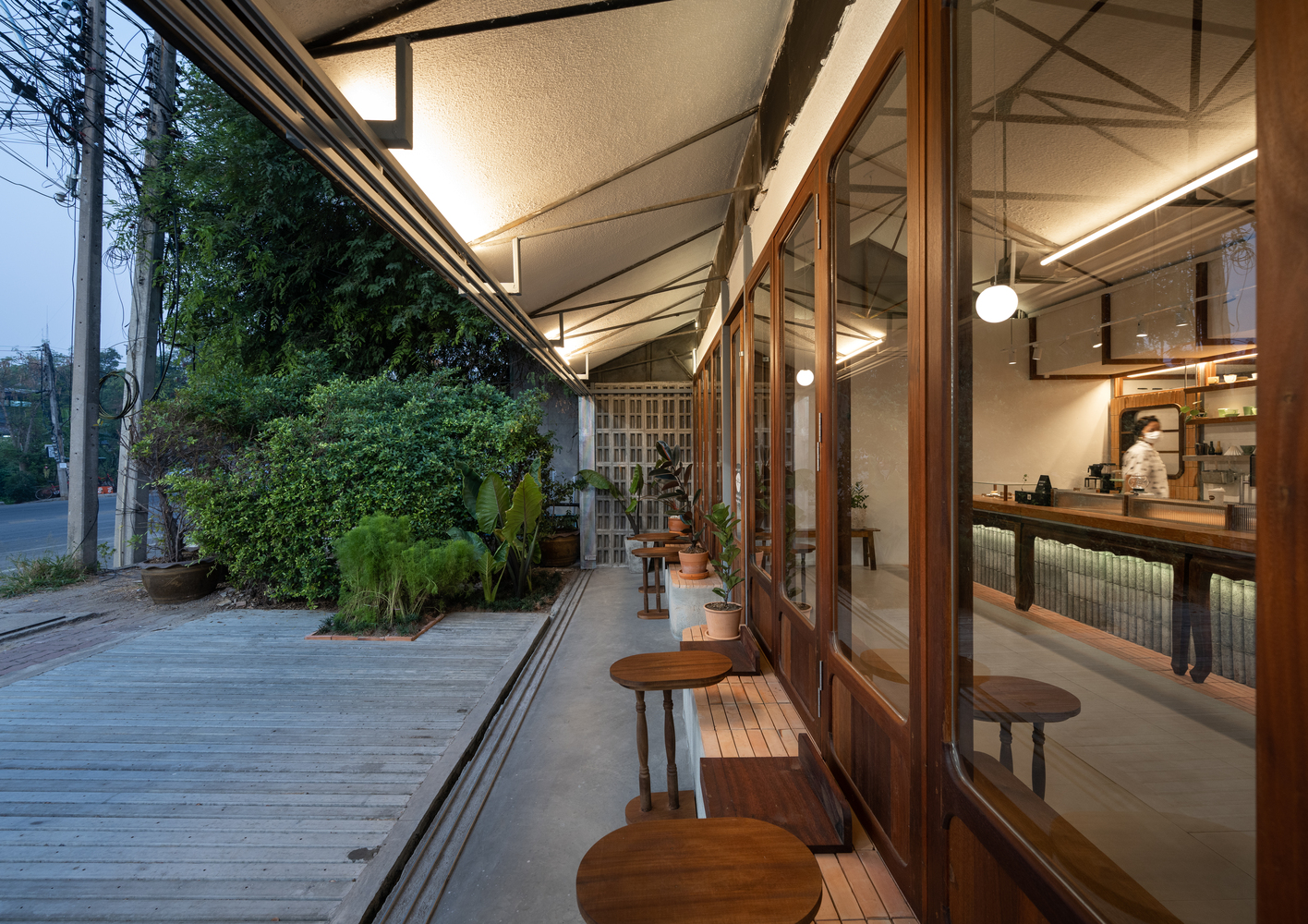 "Basic Space Coffee" Rustic Style Café Idea, the Harmony of Traditional ...