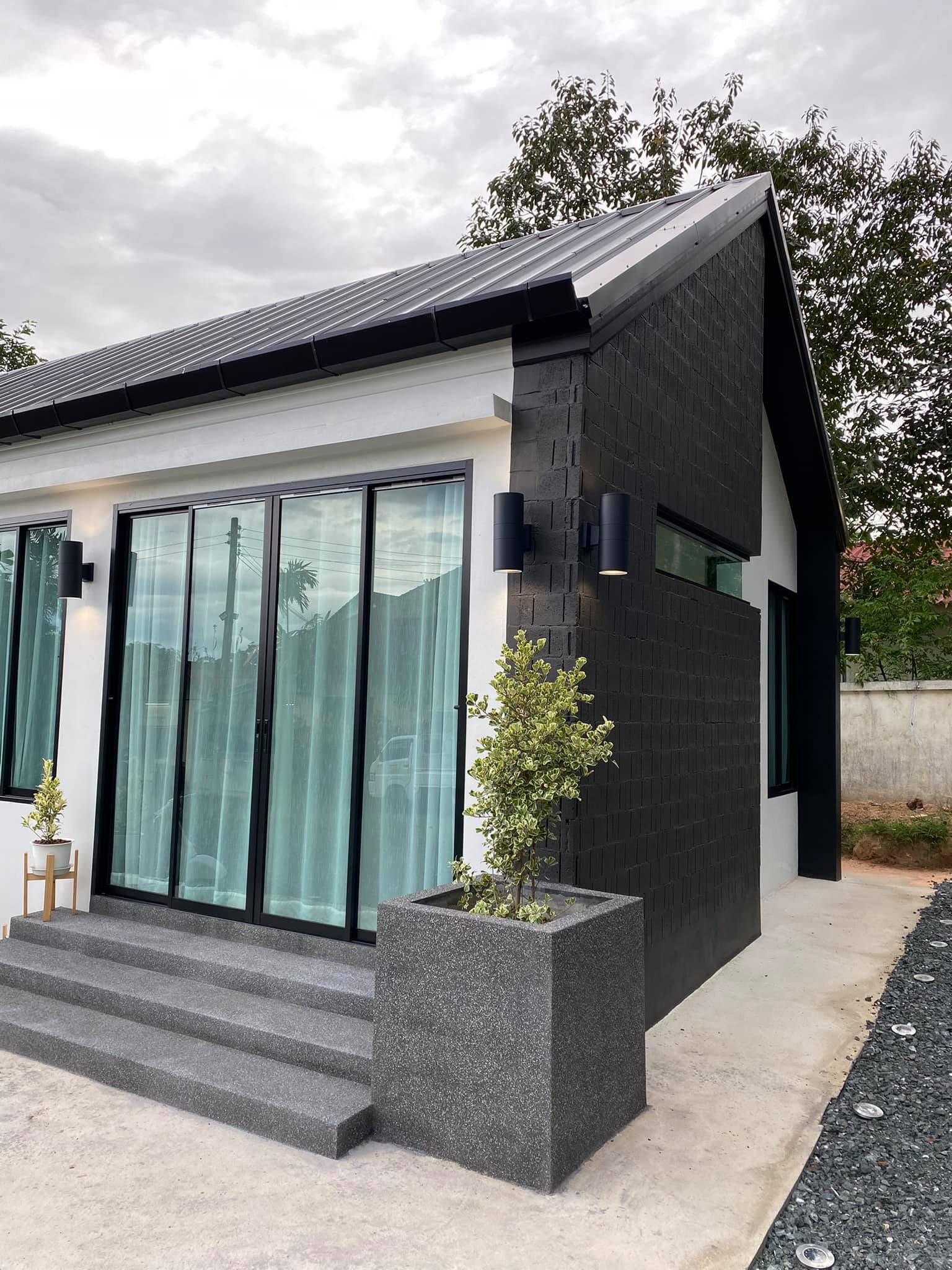 Cool Small Minimalist Style Black and White House