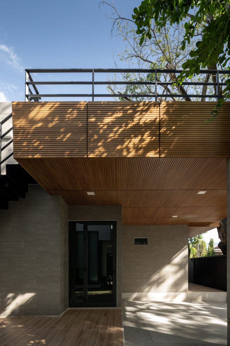 Cool Modern Box House With Rooftop, Harmonious With Green Garden